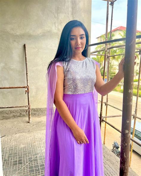 Photos சீரியல் நடிகை ஸ்ரீநிதியின் லேட்டஸ்ட் அழகிய புகைப்படங்கள் Stunning Red Outfit Pics