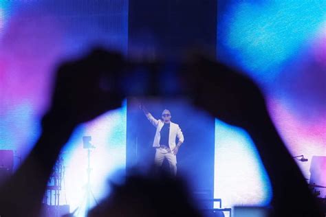 Alejandro Sanz Encandila Al Público En Costa Adeje