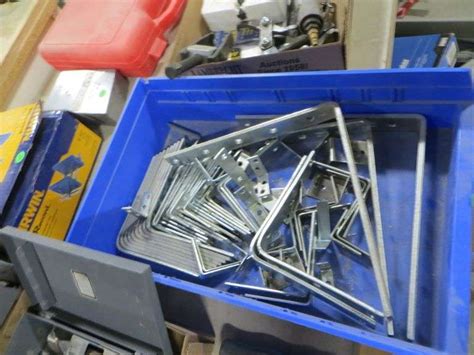 Corner Braces Assorted Sizes 1 5 To 10 Lambrecht Auction Inc