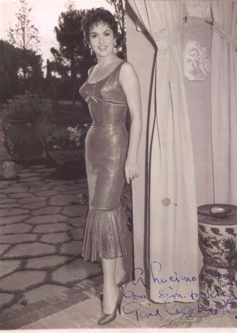 Italian Actress Gina Lollobrigida Rare Hand Signed Candid Photo 1950s