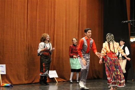 Aproximativ 90 De Elevi Români Maghiari şi Rromi Au Participat La Ziua