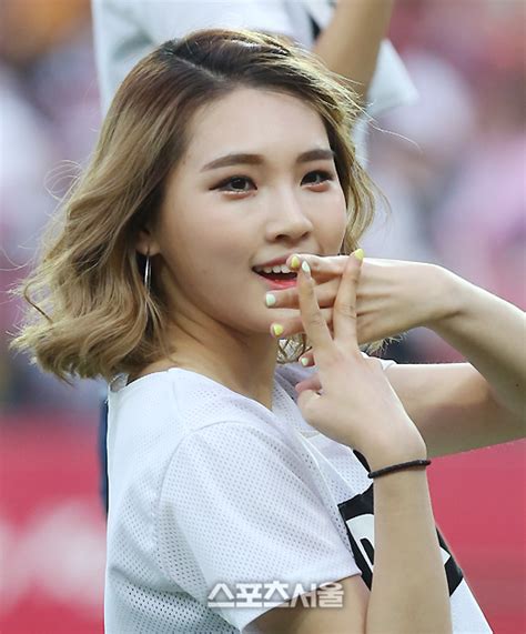 강명호의 줌인 대학생 치어리더 윤영서장래꿈은 스튜어디스