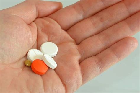 二甲双胍怎么吃副作用小？什么时间吃最好？能掰开吃吗？漏吃要补服吗？剂量药物剂型