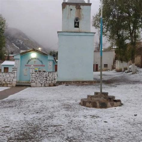 Un paisaje atípico una ciudad de Jujuy se pintó de blanco por una intensa nevada Infobae