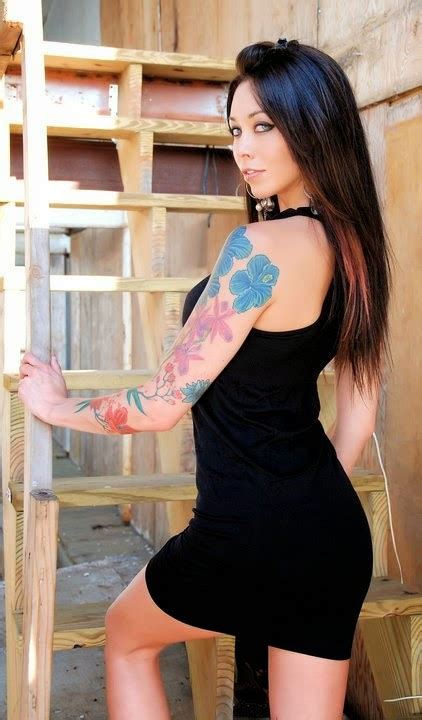 Mujeres Tatuadas Sari Asahi