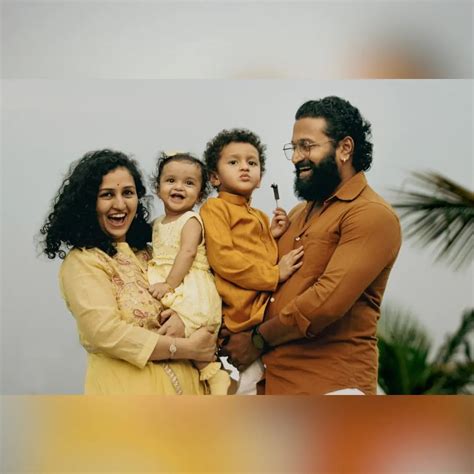 ಹೇಗಿದೆ ನೋಡಿ ಕಾಂತಾರ ನಾಯಕನ ಫ್ಯಾಮಿಲಿ ಪೋಟೋ ಶೂಟ್‌ News In Kannada