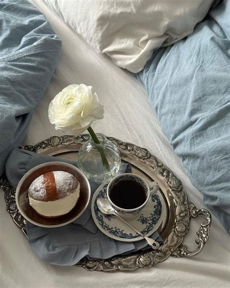 A သူဘာကြောင့်ချစ်တာလဲ ဆိုရင် မင်းကစိတ်ကူးပေါက်တိုင်းလျှောက်လုပ်တက