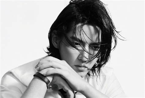 Wu Yifan Posa Para Revista De Moda Cn 中国最权威的西班牙语新闻网站