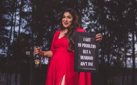 Tamil Tv Serial Actor Shalini Celebrates Her Divorce With A Photoshoot