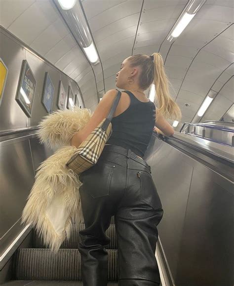 Pin On Fitsandvibes Leather Outfit Leather Pants Outfit Teen Girl Outfits