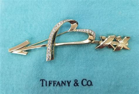 Tiffany And Co Paloma Picasso Heart And Arrow Brooch 18 Karat Gold And