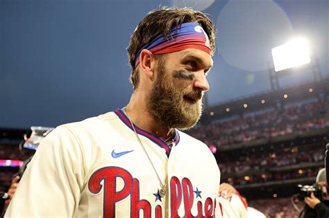 Bryce Harper Slaat Bryce Harper Did His Signature Doubles Celebration