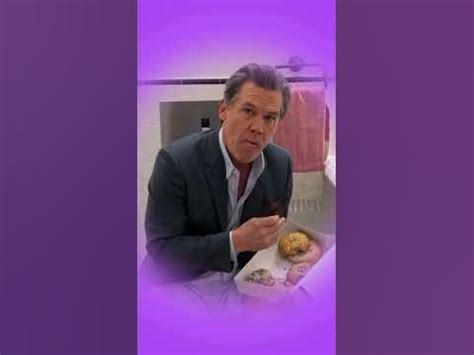 Josh Brolin Mangia In Bagno I Muffin Prima Di Andare Ospite Al The Late