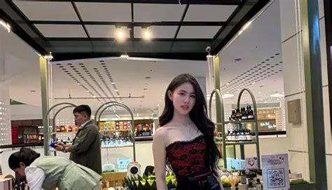 6 Artis Ini Memiliki Dada Berukuran Jumbo Showbiz