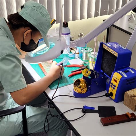 Hakko Soldering School Smt Through Hole And Terminal Soldering