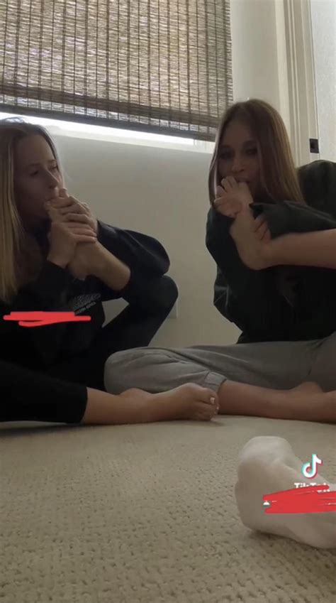 Toes And Thighs 🥵 R Toesucking