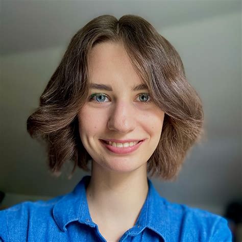 Julia Hansen Marketing And Operations Coordinator Rosenverse Profile