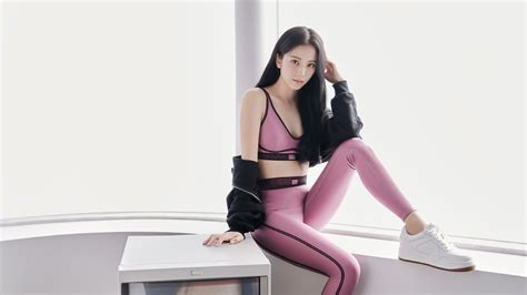 Fashion News Jisoo As The Face Of Alo Yoga Puccis Yoga Collection