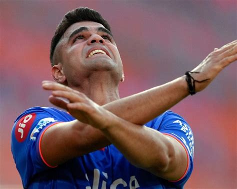 Arjun Tendulkar Shows Ambidextrous Versatility In Mi Nets From Left To Right