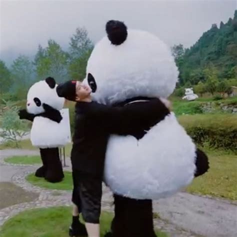 Jackson Wang And Panda 😩 Cute~ Panda