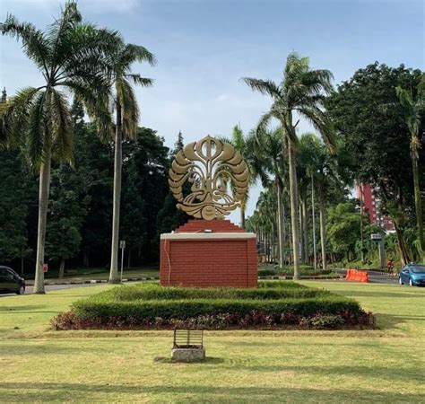 Akun Medsos Pengurus Bem Ui Diretas Usai Kritik Jokowi King Of Lip Service