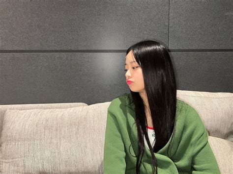 Hanni Selca ♡ 한니 Savefollow New Jeans Style Types Of Fashion Styles Girl Group