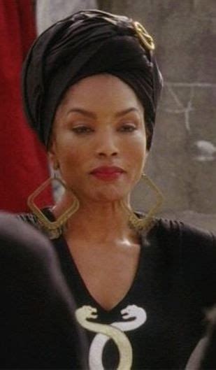 Angela Bassett As She Portrays Marie Laveau In Tvs American Horror
