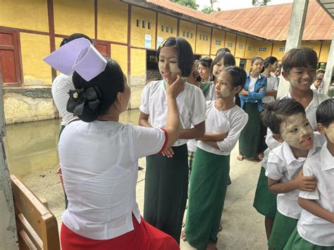 ရွှေဘိုမြို့၌ ကျောင်သားသူများအား ကျန်းမာ ရေးစစ် ဆေး ပေးခြင်းများ ဆောင