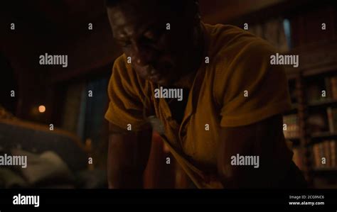 Los Angelescausa Jamie Chung Et Jonathan Majors Dans Une Scène Dans