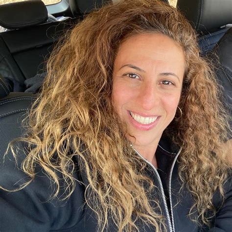 כמה כח יש באמאשלא ויתרה לעצמהשנשארה שם גם כשהכול רעדגם כשהיא בעצמה לא ידעה איךכמה כח יש