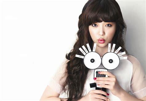 Fxs Sulli Makes A Weird Yet Adorable Fashion Statement Soompi