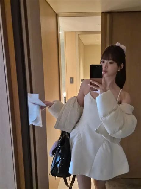 Le Sserafims Hong Eun Chae From Mini Dresses To Crop Tops A Winter