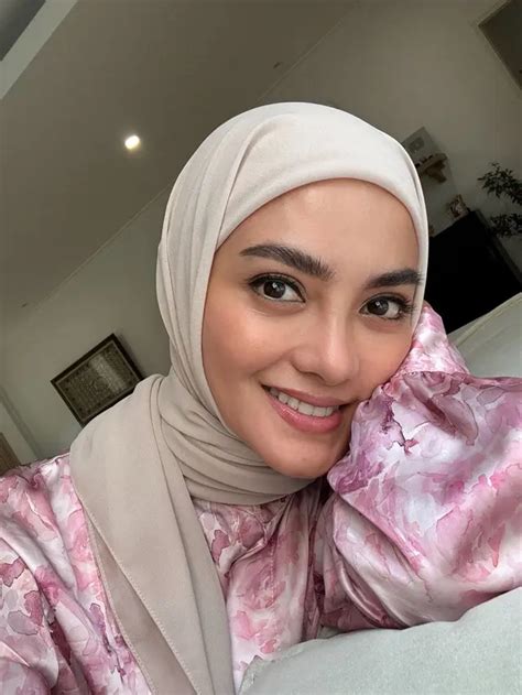 Cantiknya Adem Ketika Ririn Ekawati Berbalut Hijab