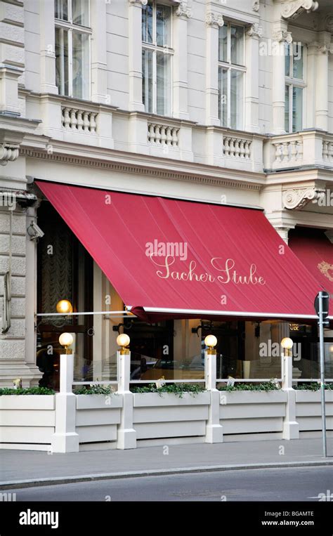Hotel Sacher Cafe Fotos Und Bildmaterial In Hoher Auflösung Alamy