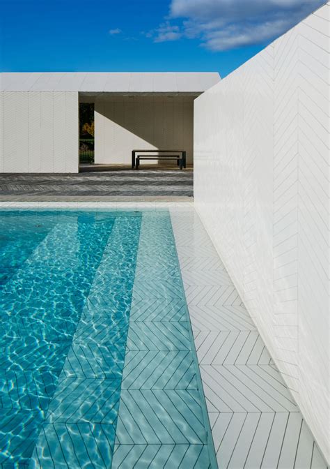 4 Unconventional Swimming Pool Tiles Designs Were Loving