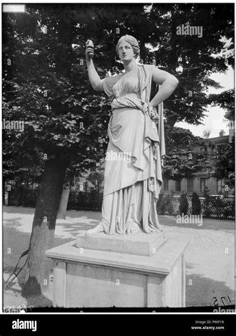 348 Jardin Des Tuileries Statue De Junon Du Capitole Paris 01 Médiathèque De L