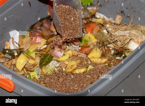 Bokashi Fermenting And Composting Method Composting In Kitchen With Em