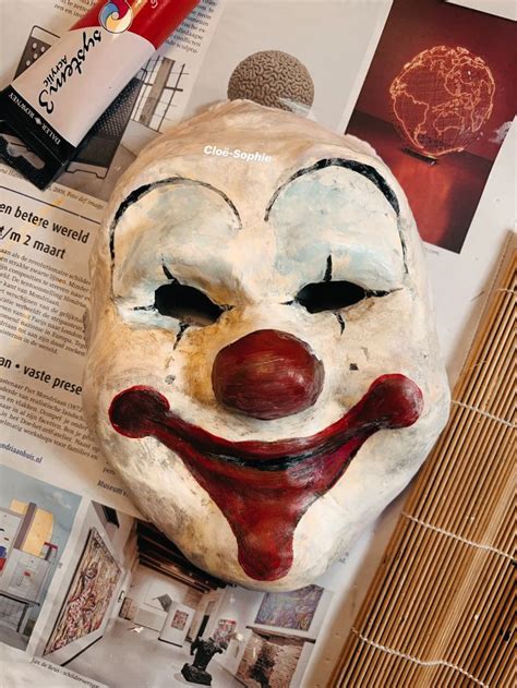 Making A Clown Mask Knutselideeën Knutselen Doe Het Zelf
