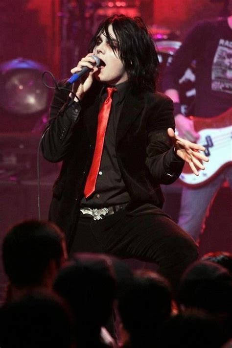 Gerard Way Red Tie Outfit Mcr Black Shirt Red Tie Revenge Era Gerard