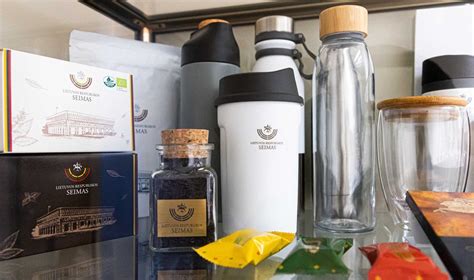 Seimo Sandėlio Apgultis Parlamentarai Jau Spėjo Išsinešti Tūkstančius Daiktų Delfi