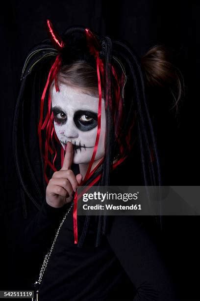 Devil Costumes For Girls Foto E Immagini Stock Getty Images
