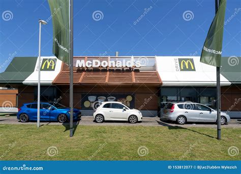 Servicio Drive Through De Mcdonalds Mcdrive Fotografía Editorial