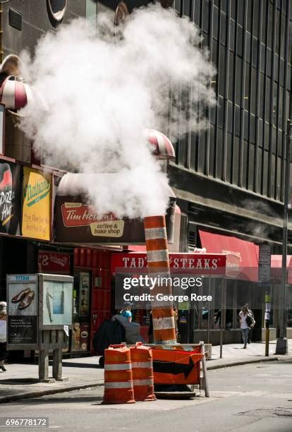 Con Edison Steam Photos And Premium High Res Pictures Getty Images