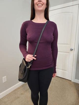 A Crop Top With No Bra Shows Off These Little Mounds So Well Rpokies
