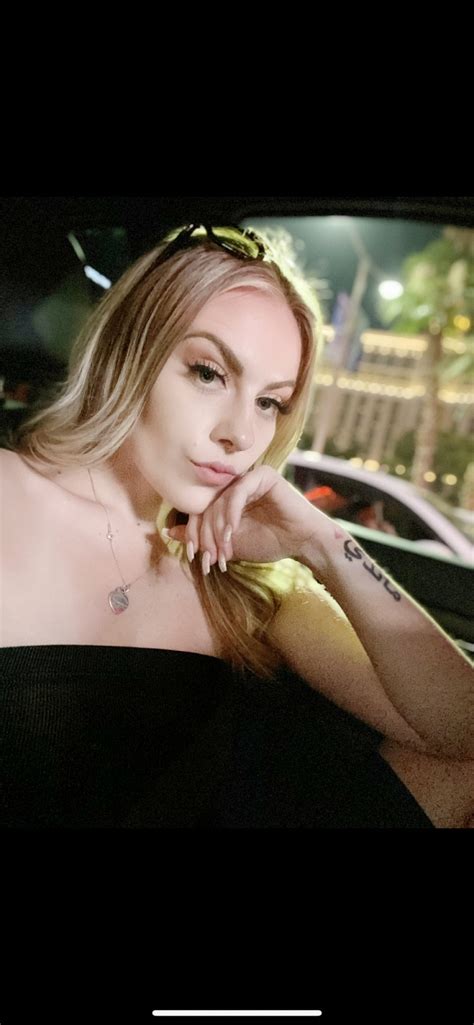 Chyane Blond Entertainer W Blue Eyes In Las Vegas Slixa