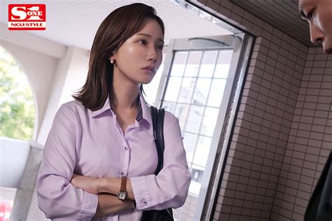 （マンション管理会社勤めの）プライド超高い女上司のクレーム先は、ゴミ部屋に住むオヤジ宅。大嫌いな上司が汚される姿を見て部下の僕は、死ぬほど