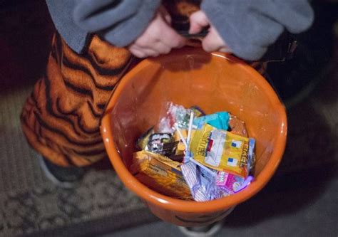 Dentist Says ‘eat All Your Halloween Candy At Once For Your Teeth