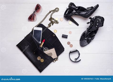Modern Beautiful Women`s Set Of Fashion Accessories And Cosmetics Stock Image Image Of Flat