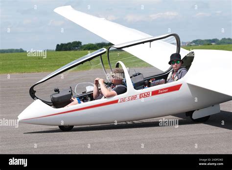 Glaser Dirks Dg 500 Elan Trainer Two Training Seat Glider With Young