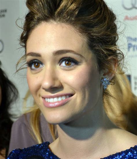Quel âge à Emmy Rossum His Height His Weight